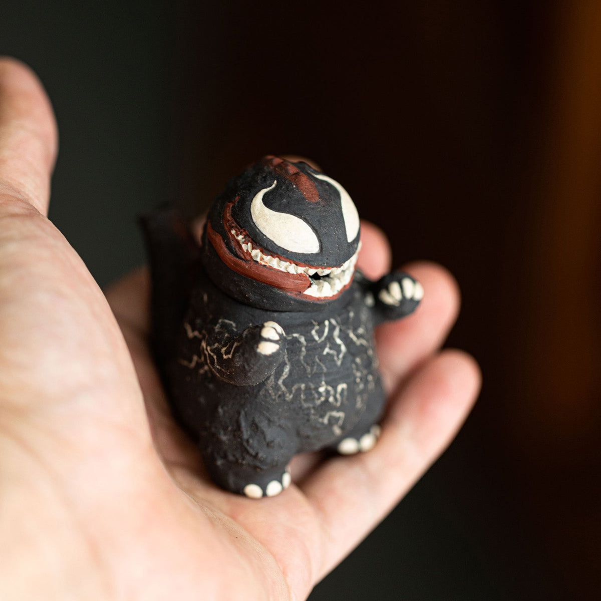 Mini Venom hand-grabbing Yixing teapot 32ml – Yinchen Studio